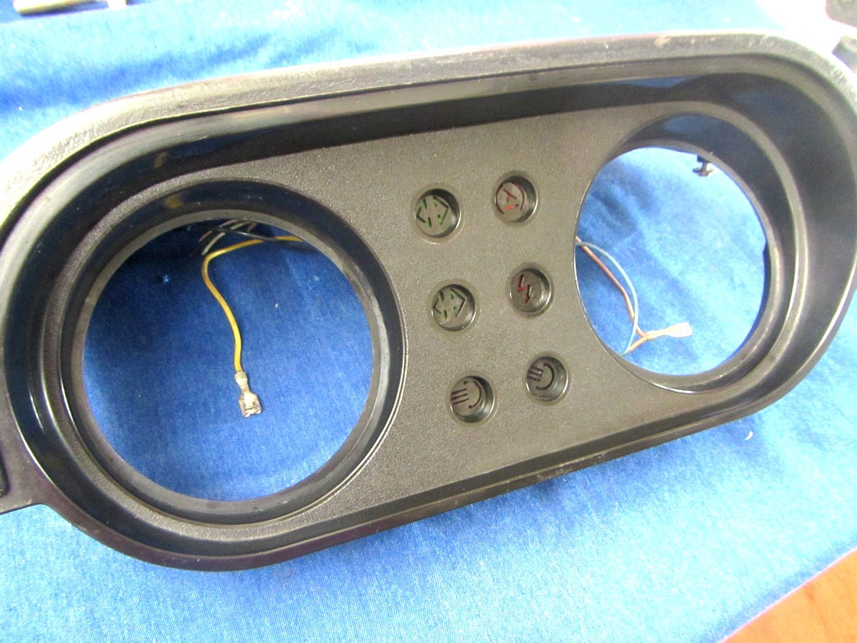 Gerätegehäuse Instrumenten-Blende Armaturenbrett Wartburg 353 (23828 ...