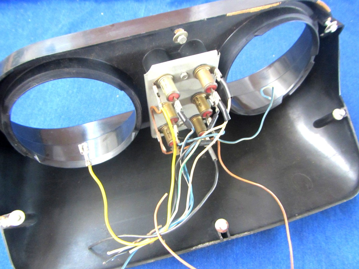 Gerätegehäuse Instrumenten-Blende Armaturenbrett Wartburg 353 (23828 ...